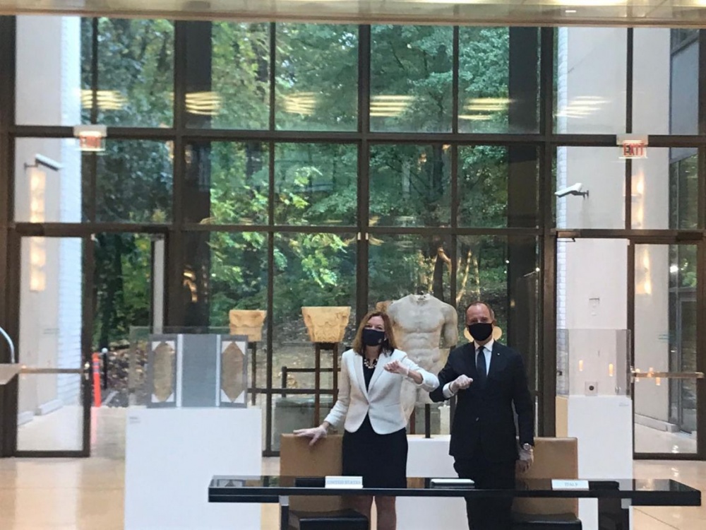Accordo Italia-Usa su reperti archeologici firmato oggi in Ambasciata a ... Accordo Italia-Usa su reperti archeologici firmato oggi in Ambasciata a ...