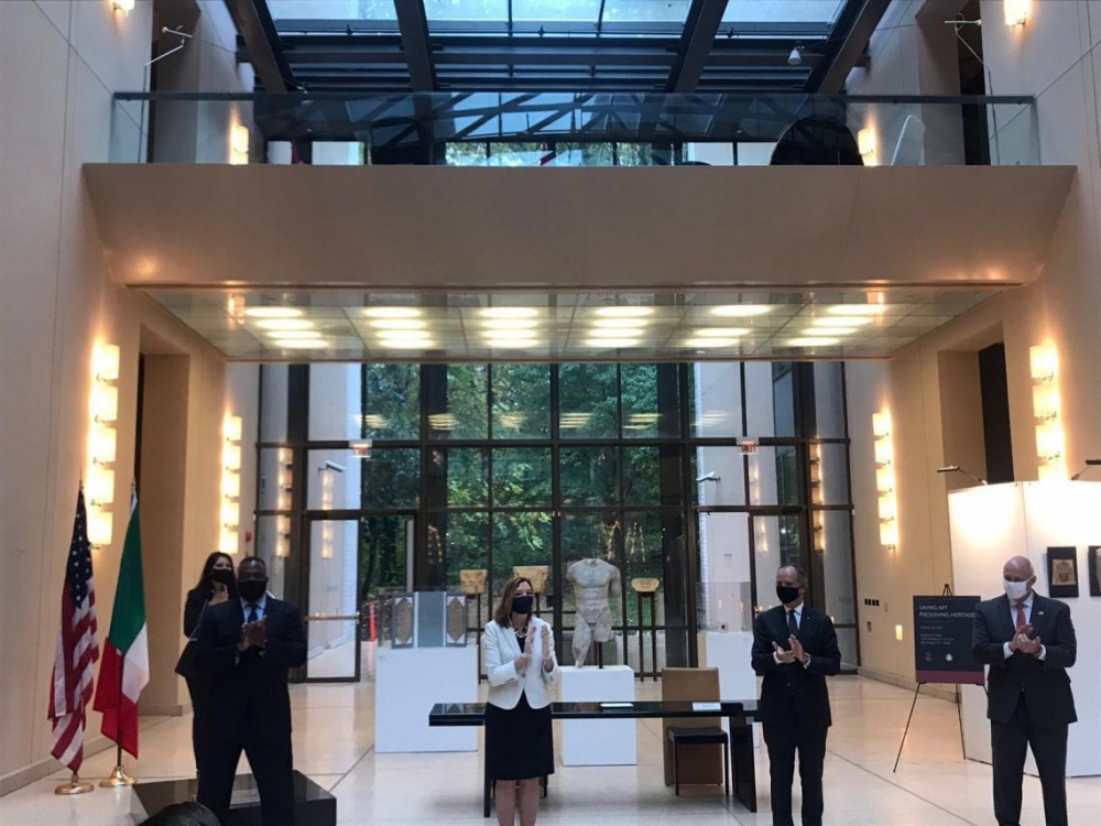 Accordo Italia-Usa su reperti archeologici firmato oggi in Ambasciata a ... Accordo Italia-Usa su reperti archeologici firmato oggi in Ambasciata a ...