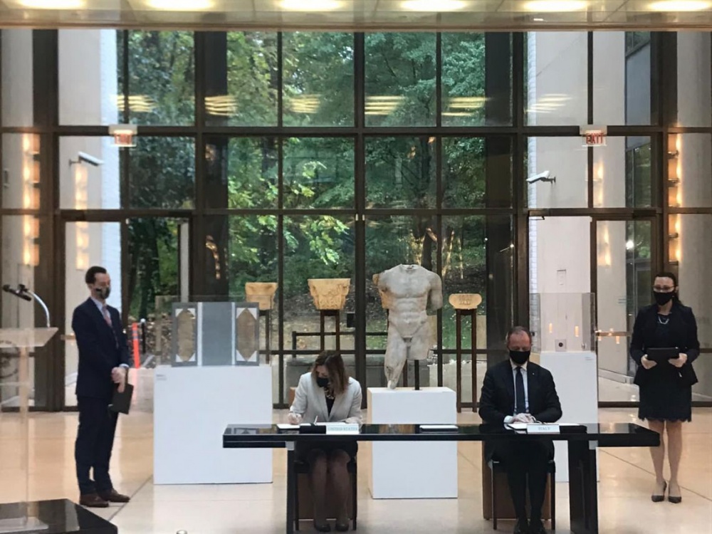 Accordo Italia-Usa su reperti archeologici firmato oggi in Ambasciata a ... Accordo Italia-Usa su reperti archeologici firmato oggi in Ambasciata a ...