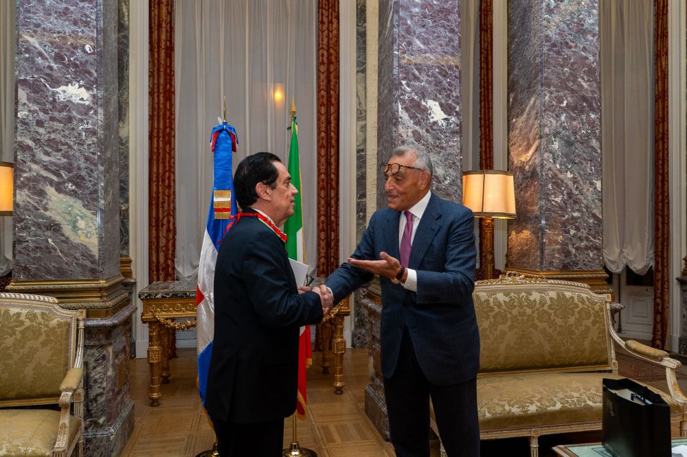 Spagna: ambasciata, onorificenza italian a amb. Tony Raful Tejada